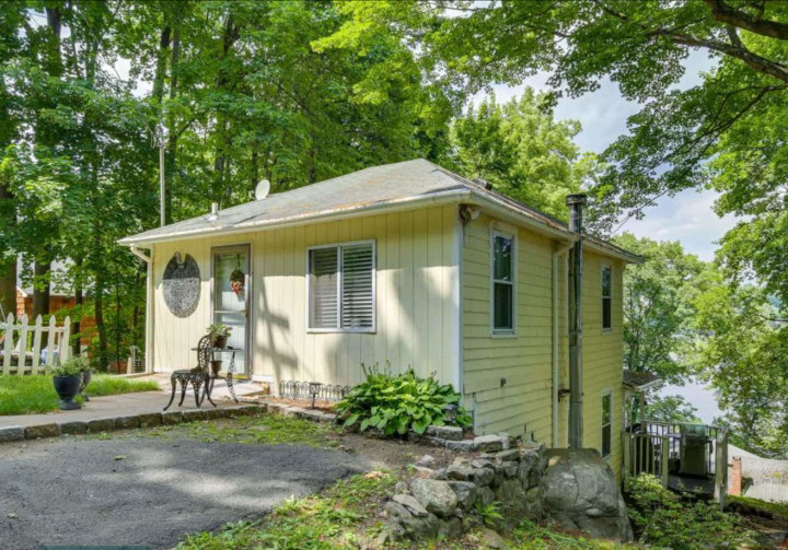 1920s Nostalgic Private Cottage  Lake Views - Brewster, NY