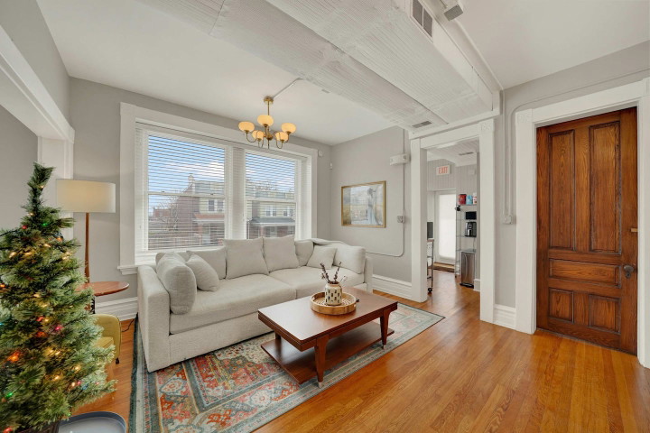 Huge 1br Historic Apt | Off-street Parking + W/d - Wilmington, DE