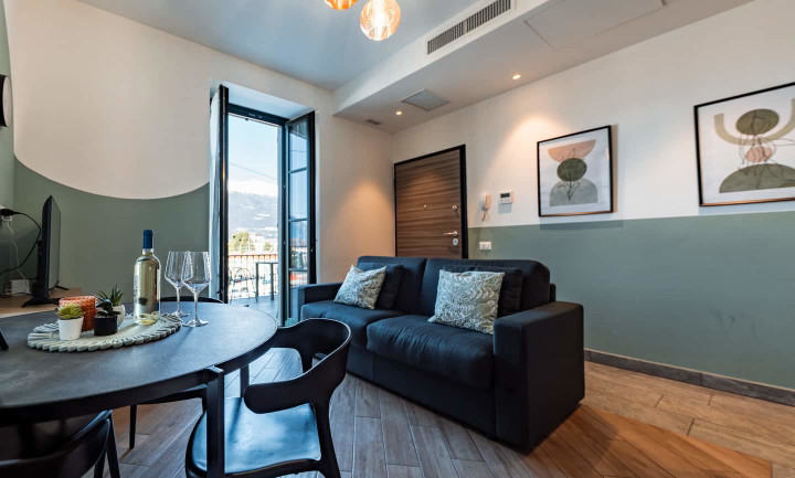 Ciclamino - Modern Apartment With Private Parking - Varenna