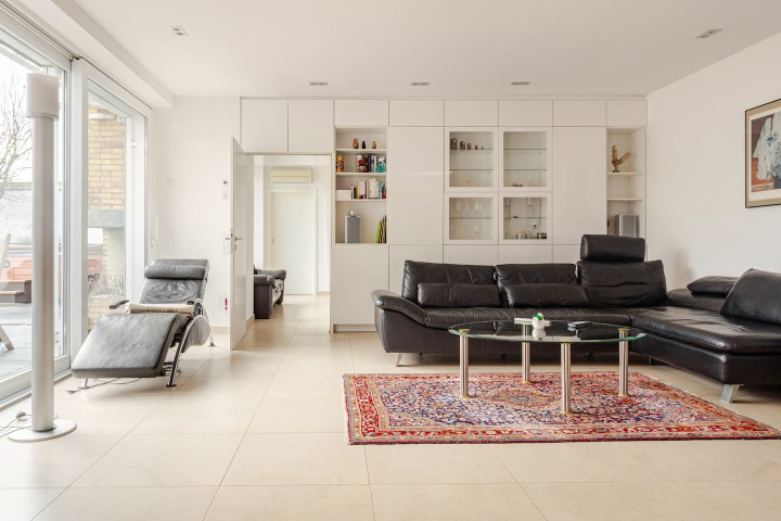 Bungalow, Uneinsehbar, 3 Personen Oben, 5 Unten, - Frankfurt am Main