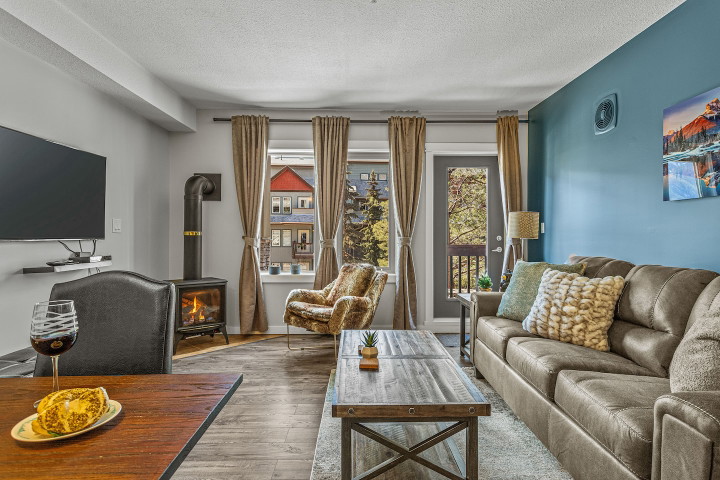 Mountain Retreat:modern 2br W/views & Pool Near Dt - Alberta