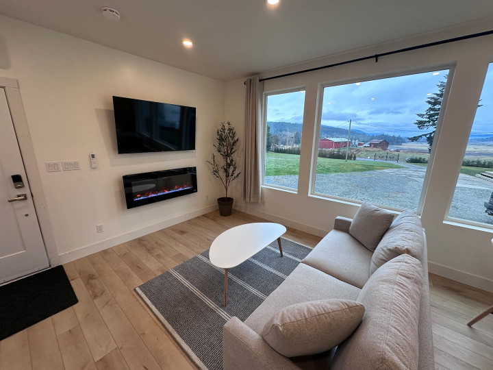 King Suite, Valley View And Private Hottub - Cowichan Bay