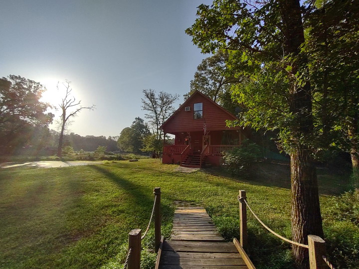 2-story Farm Cabin | Sleeps 5 | 50 Acres - Chandler, TX