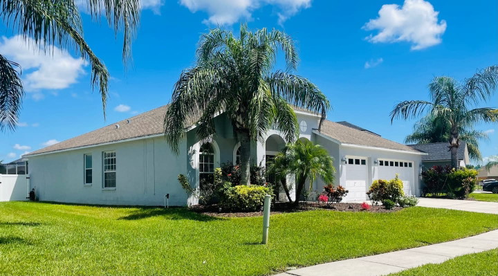 Poolside Paradise Retreat-spacious 4 Bedroom Home! - Wesley Chapel, FL