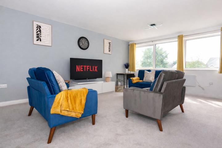 Luxe 4 Br Home, Free Parking, Pool Table, Storage - Sevenoaks