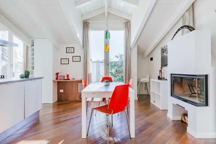 Live The Magic Of Isola District From Peacefull Bright Attic - Milan