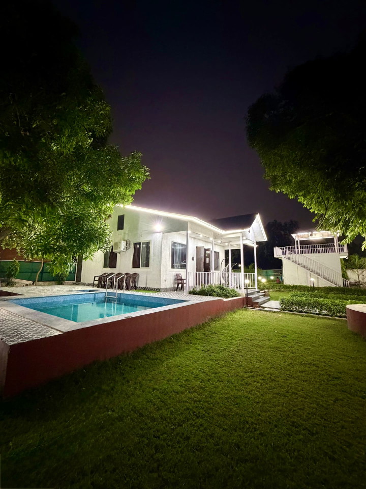 Farmhouse With Pool & Rooftop - Sas Farms, Noida - Faridabad
