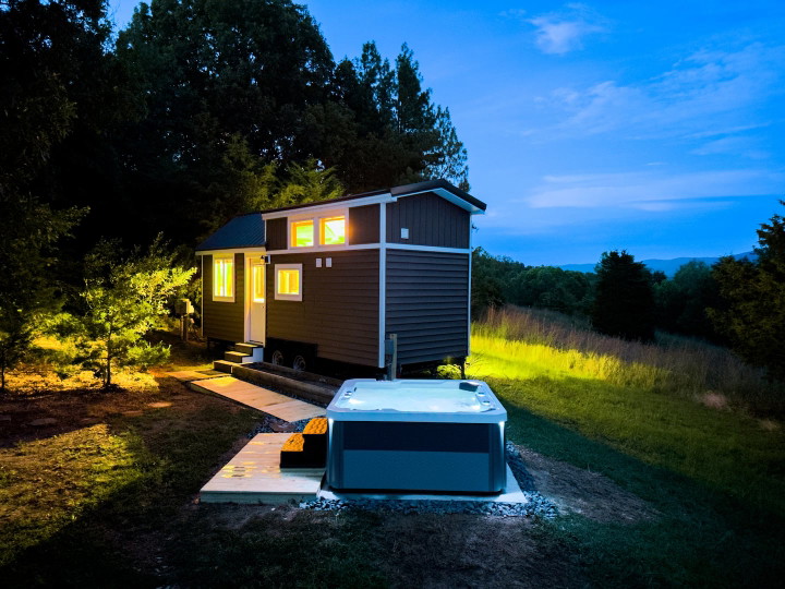 Craftsman Style Ridgetop Tiny House With A Hot Tub - Maryland