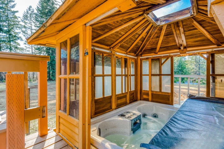 Spacious Two-story Home Withprivate Hot Tub, Free - Mount Hood, OR