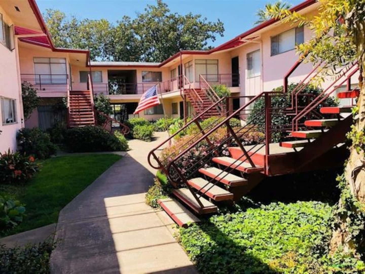 Cute Entire Condo. Hip Historic Downtown Santa Ana - Santa Ana, CA