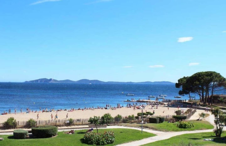 3 Pièces Bord De Plage De Sable Fin En Côte D'azur - Hyères