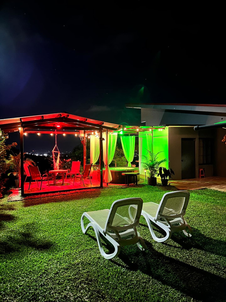Splendid House Whit Jacuzzi Sorrounded By Nature - Quesada