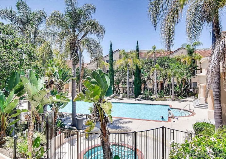 Ucsd Urban Life | Furnished Apt Near Campus & Mall - San Diego, CA