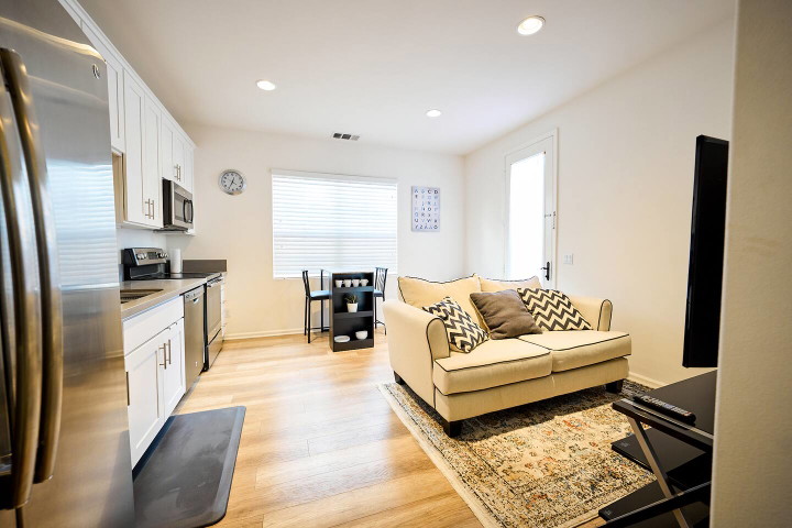 Private & Gorgeous 1 + 1 Condo! - Santa Clarita, CA