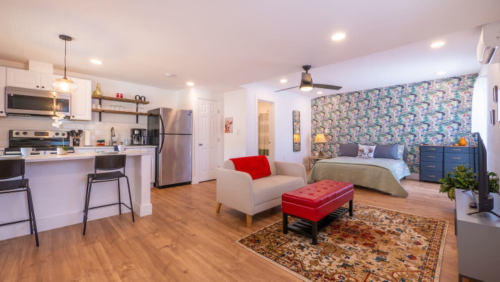 Facing Collins Garden Park | 2nd Floor Access - Verenigde Staten