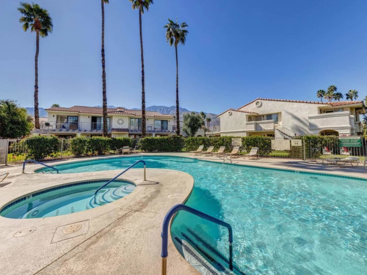 Lovely 2 Bedroom Condo W/ Pool, Hot Tub And Tennis - Palm Springs, CA