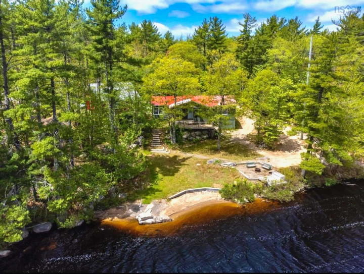 Waterfront Cottage On Lake W/ Hot Tub + Game Room - Nova Scotia