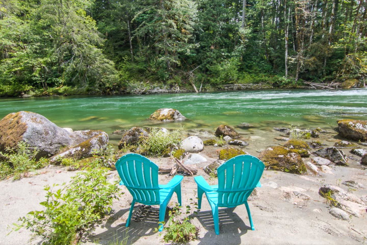 Riverfront Attached Studio 15 Mins From The Pass! - Skykomish, WA