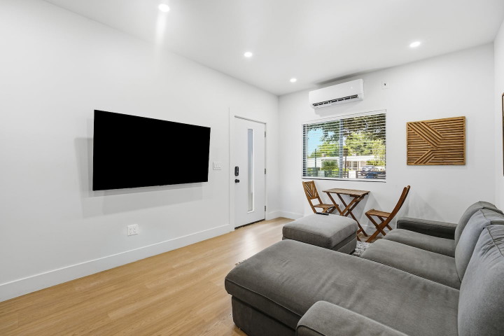 1 Br Brand New Lax/central/beach - Hidden Hills, CA