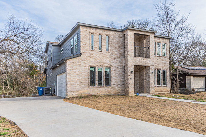 Modern Dallas Retreat | Spacious | Nature Vibes - DeSoto, TX