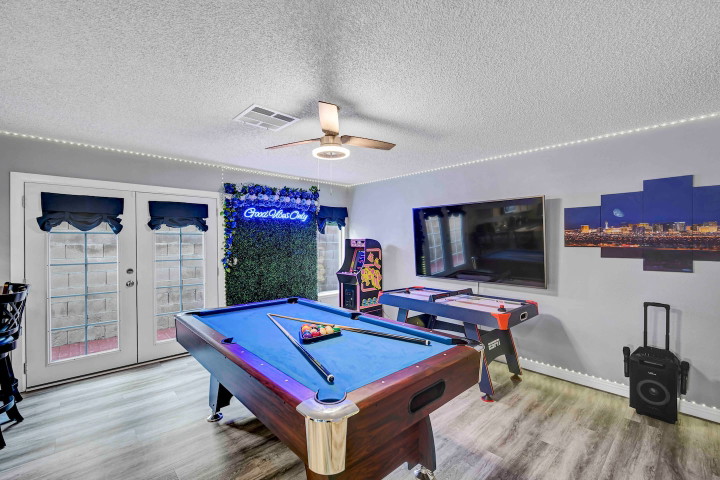 Blissful Pool House 7mi To Strip - Las Vegas, NV