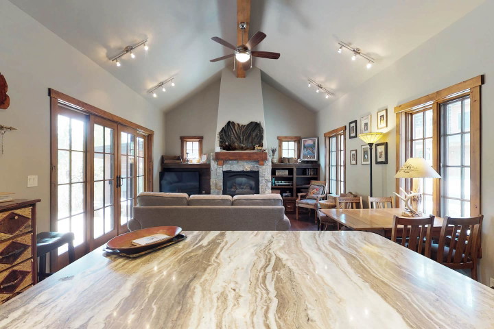 Tamarack Ski-in/out Cottage, Fire Pit, Sleeps 6 - Tamarack Ski Resort, ID