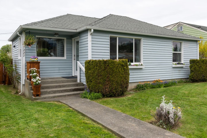 Elegant Georgiana Cottage - Port Angeles, WA