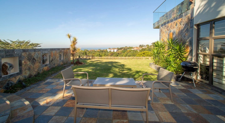 Beautiful Spacious Apartment With Stunning Sea Views And Centrally Located. - Durban