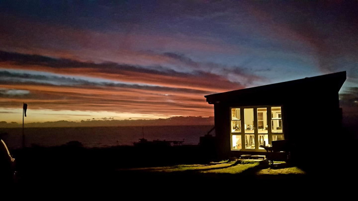 Rustic Mokau Escape With Ocean Views & Sauna - New Zealand