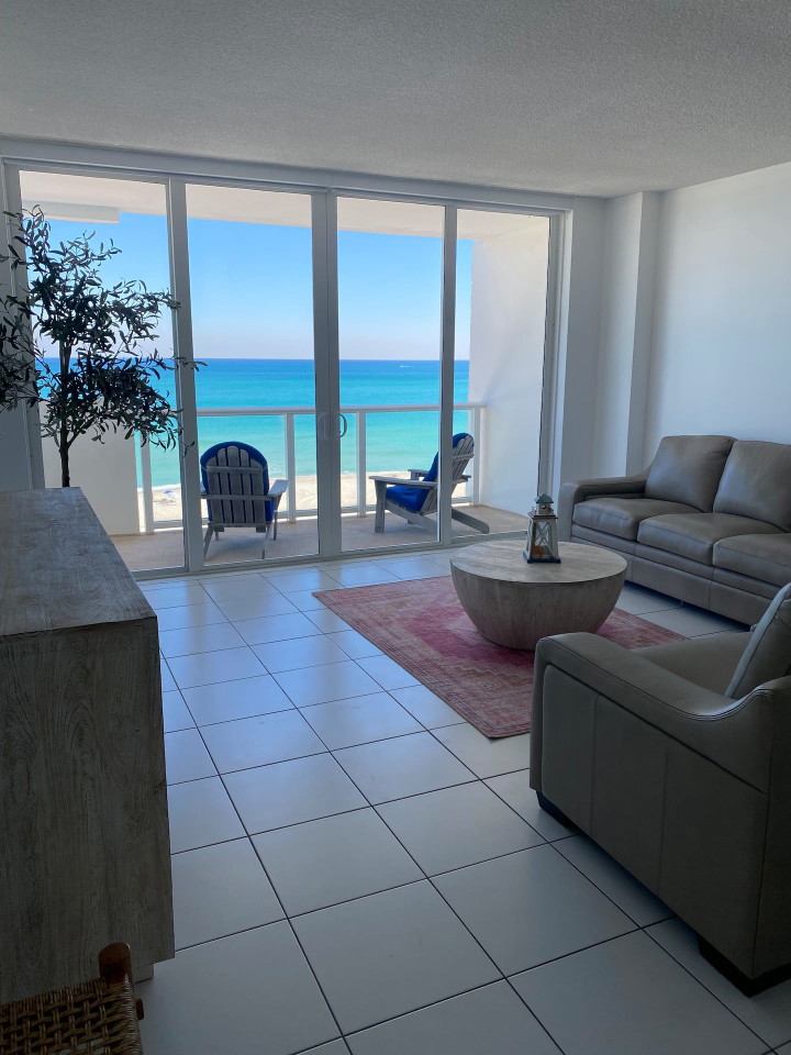 Beach Front Getaway Amazing View - Miami Beach, FL