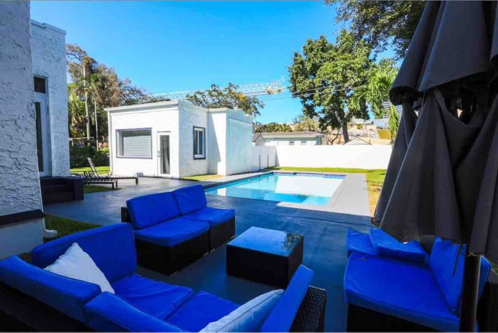 Little Piece Of Paradise - Miami