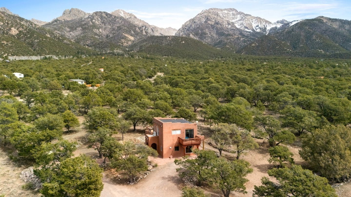 Quiet Southwest-style 3 Br/2 Ba Home In Crestone - Crestone, CO