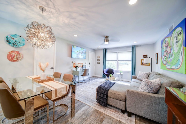 The Home Collection: Modern King Suite · Step-free - Cotswold - Charlotte