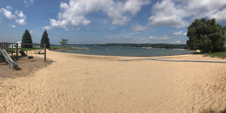 Cozy Condo (Unit 2)-boyne City & Lake Charlevoix - Boyne City, MI