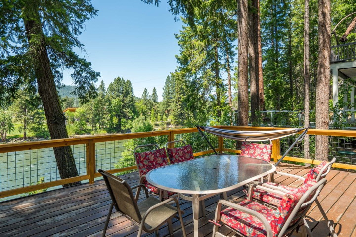 Riverfront Cabin Sleeps 8 Guests, Dogs Ok. - Plain, WA