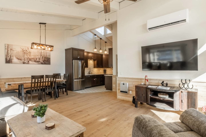 Newly Remodeled 4br  Modern & Close To Everything - Mammoth Lakes, CA