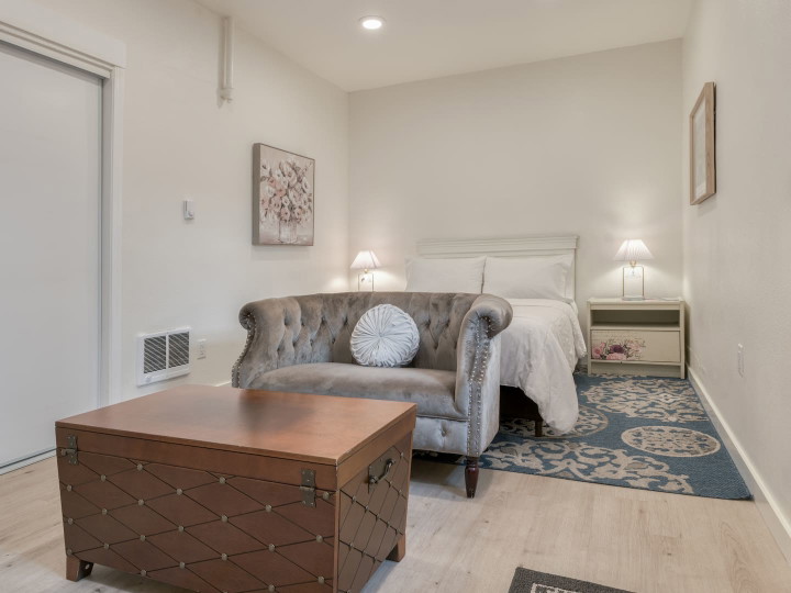 Queen Bed - Basement No Window (Dog Friendly) - Monterey, CA