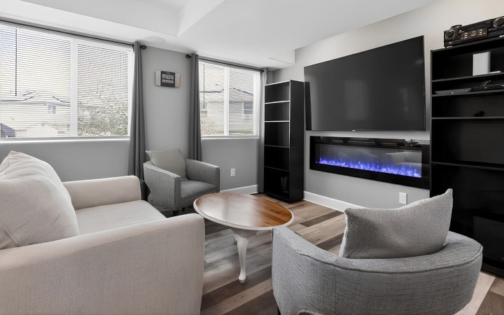 Vicki's Pet Friendly Garden Suite - Denver, CO