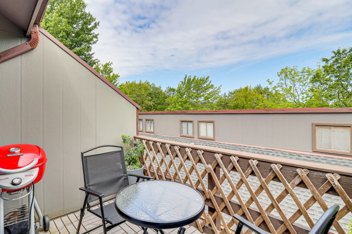 Modern Mountain Escape In Poconos: Walk To Slopes! - Tannersville, PA