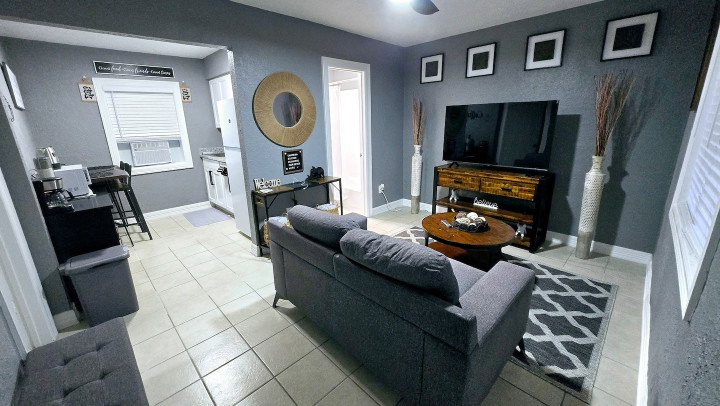 Apt#4 Quiet Comfortable Place Near Chemical Plants - Baytown, TX