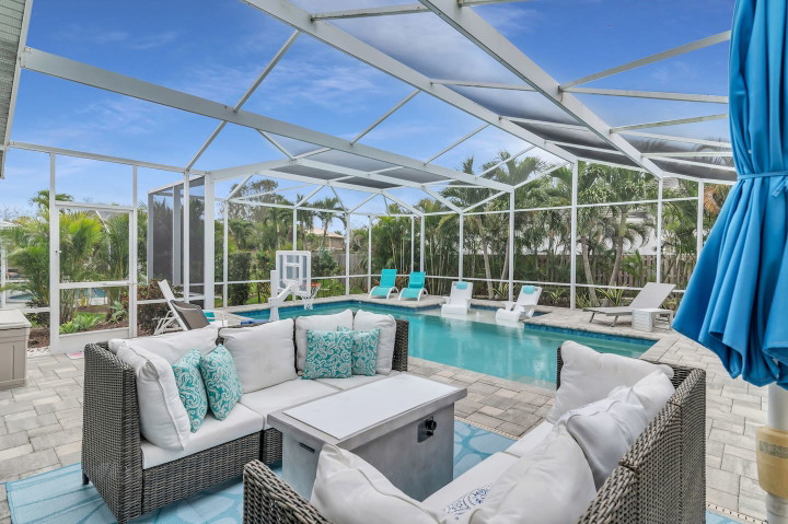 Huge Pool Area, Outdoor Dining/fireplace Sleeps-12 - Marco Island, FL
