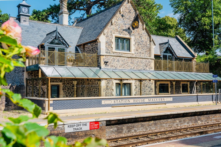 Twisted Chimneys | Luxury Boutique Station House - Malvern