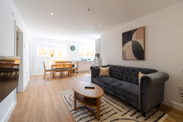 Stylish 2 Bed Apartment, Home From Home (2) - Loughborough