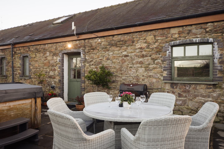 Rural Cottage With Hot Tub & Ground Floor Suite - Pembrokeshire