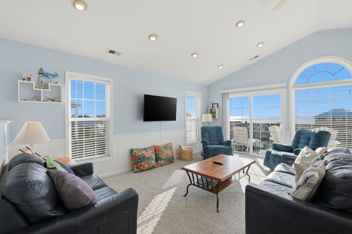 Oceanview Emerald Isle Retreat Near The Beach - Emerald Isle, NC