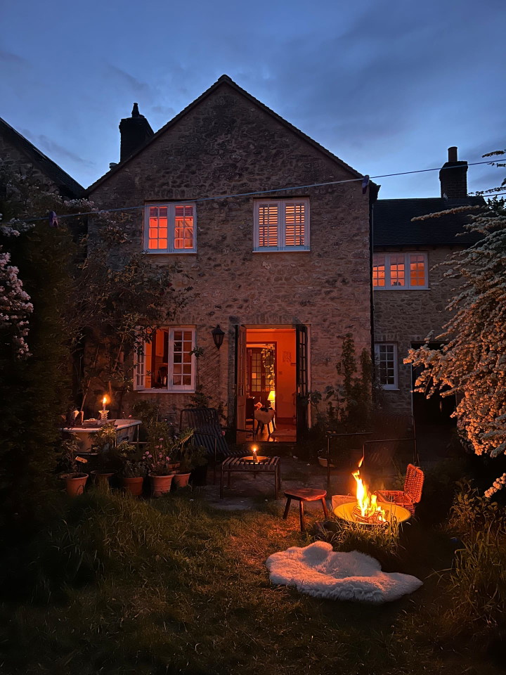 Cosy Riverside Art Cottage In The Heart Of Town - Bruton