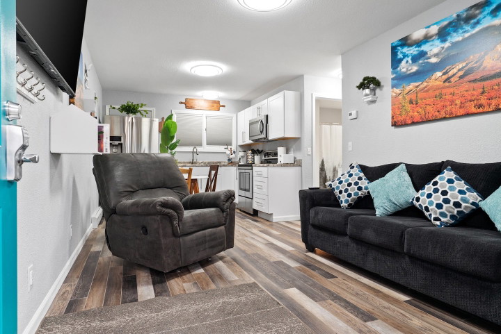 Lovely 1 Bedroom Unit, Centrally-located (3) - Anchorage, AK