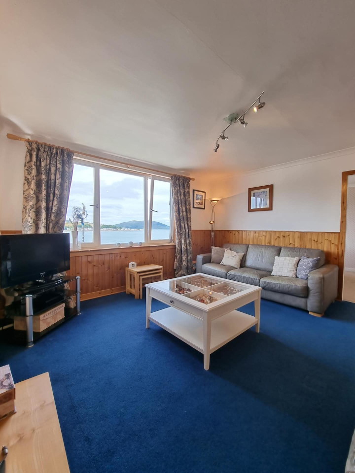Family Friendly Seafront Flat - Bute