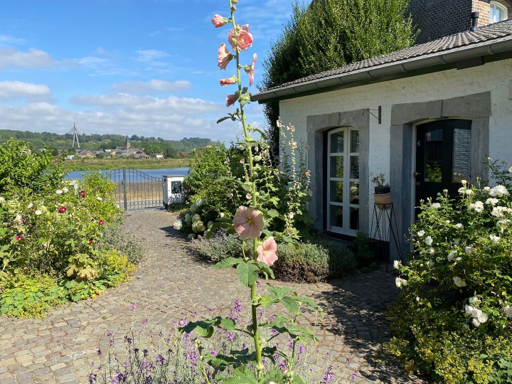 Idyllisch Verblijf Aan De Maas Vlakbij Maastricht. - Riemst