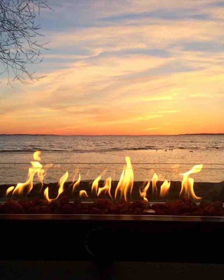 Sunset Lakefront Beachhouse - Ontario